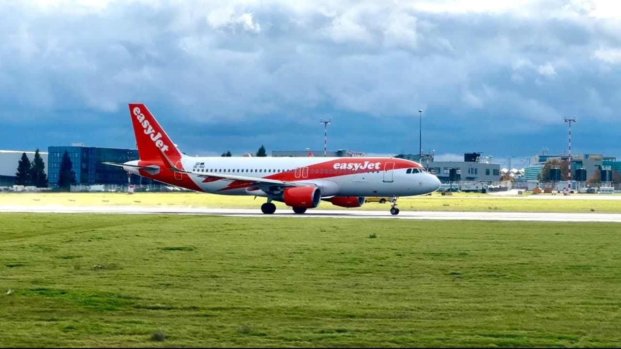 Airbus A320 - detailní rozjezd z dráhy | Stream